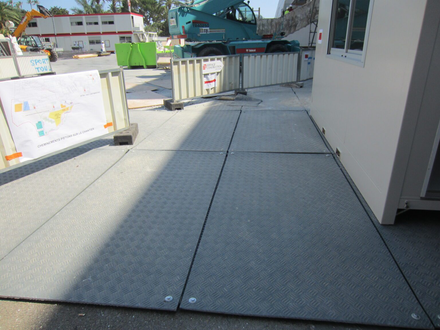 Plaque de roulage 10 tonnes – Accès sécurisé chantier