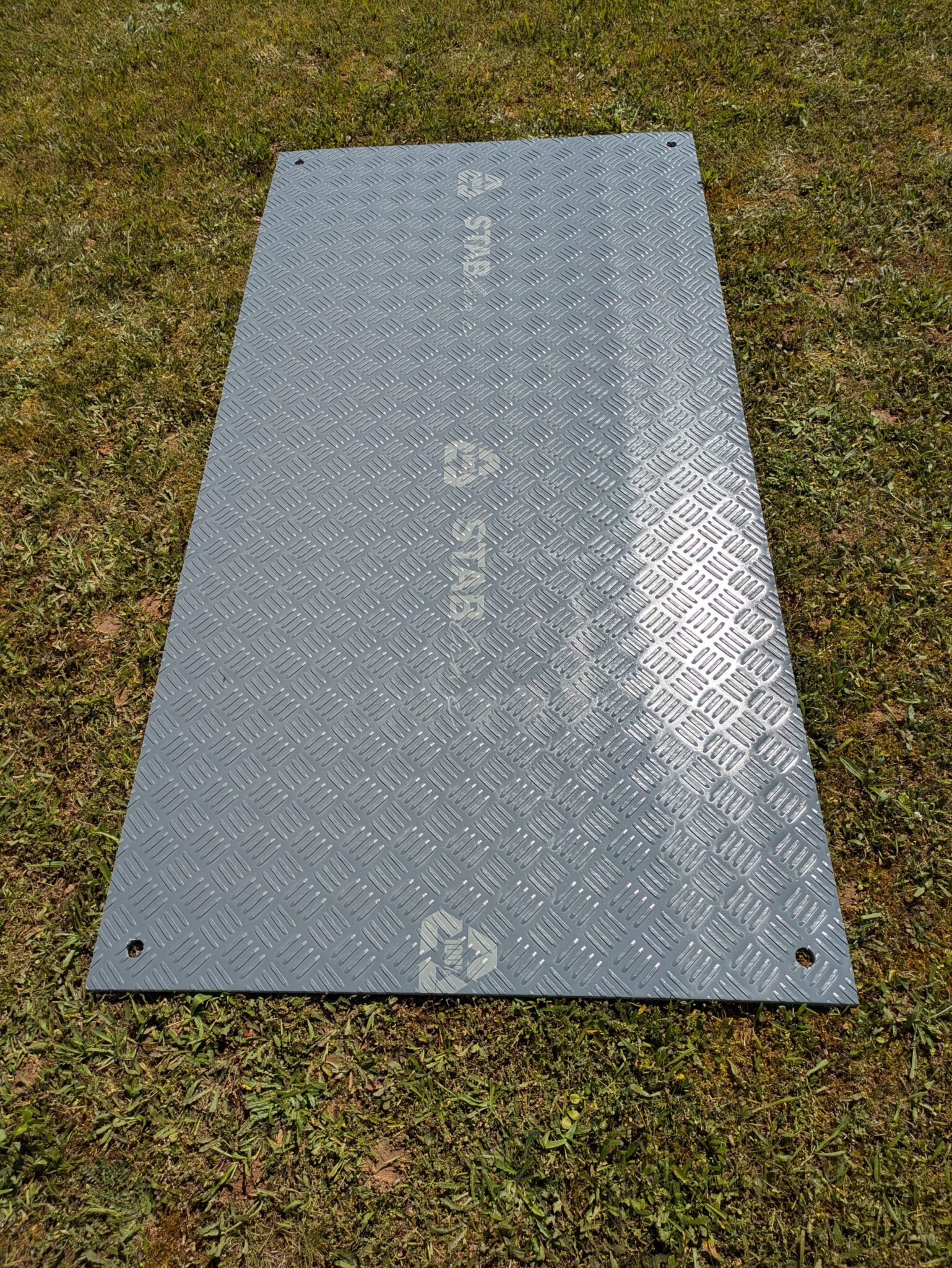 Plaque de roulage 10 tonnes – Accès sécurisé chantier